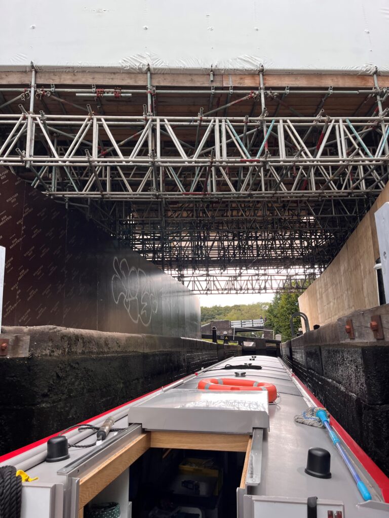 The Tunnel(s) of Love - The Sumpners Afloat